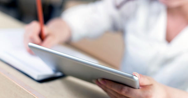 Pros and Cons: Debating the Usage of Digital Devices in the Classroom ...